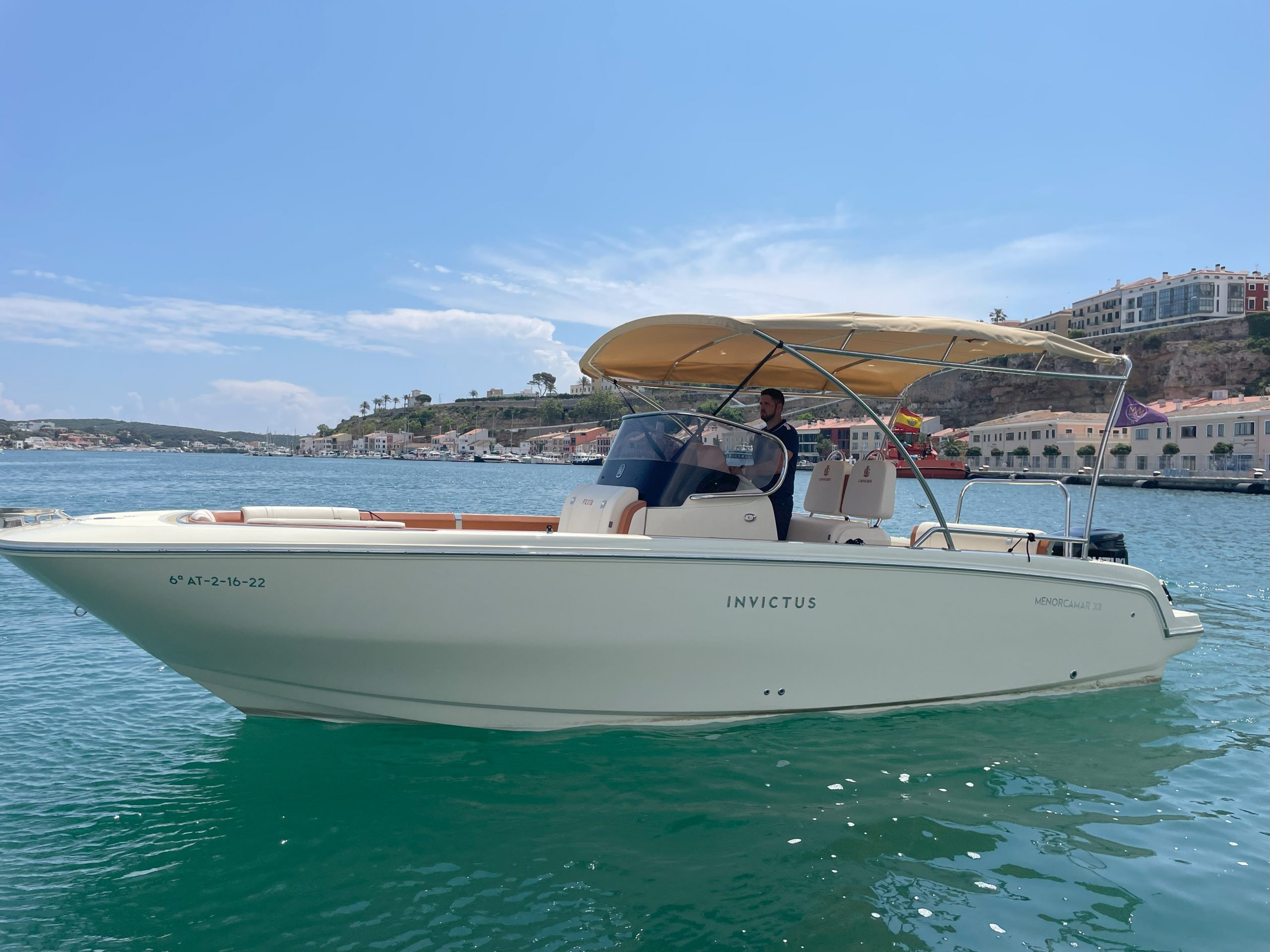 MC 3. - INVICTUS FX 270 Open - CHALU - 9 m - Menorca Mar & Charter